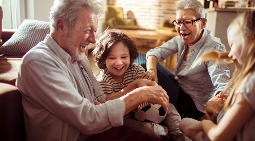 10+ Amazing Tips To Strengthen Family Relationships – 3D Crystal Gift